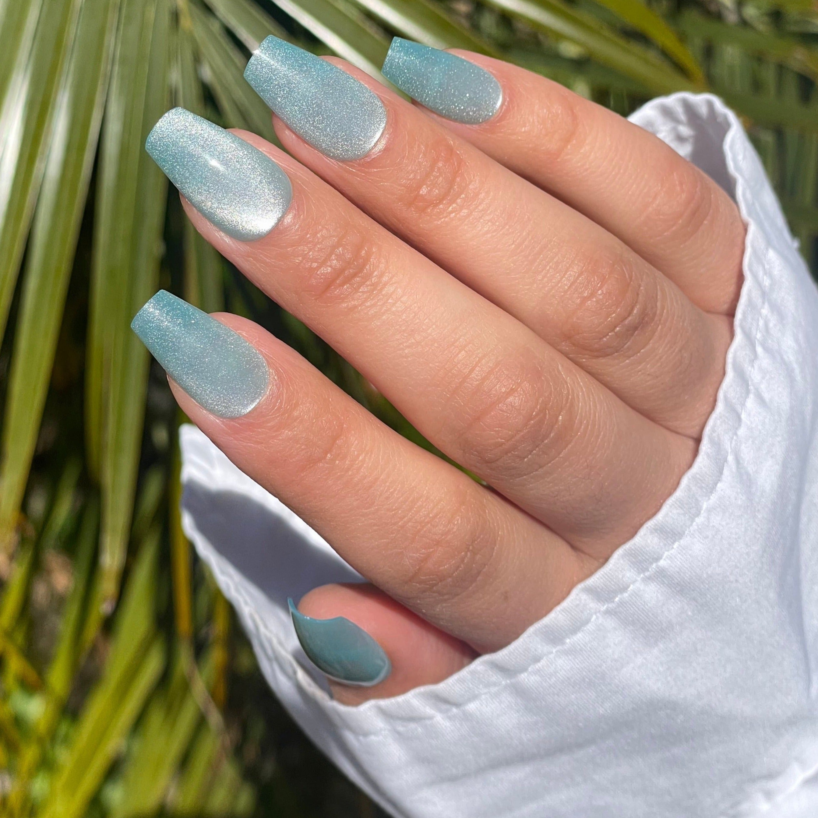 Mint green nails store